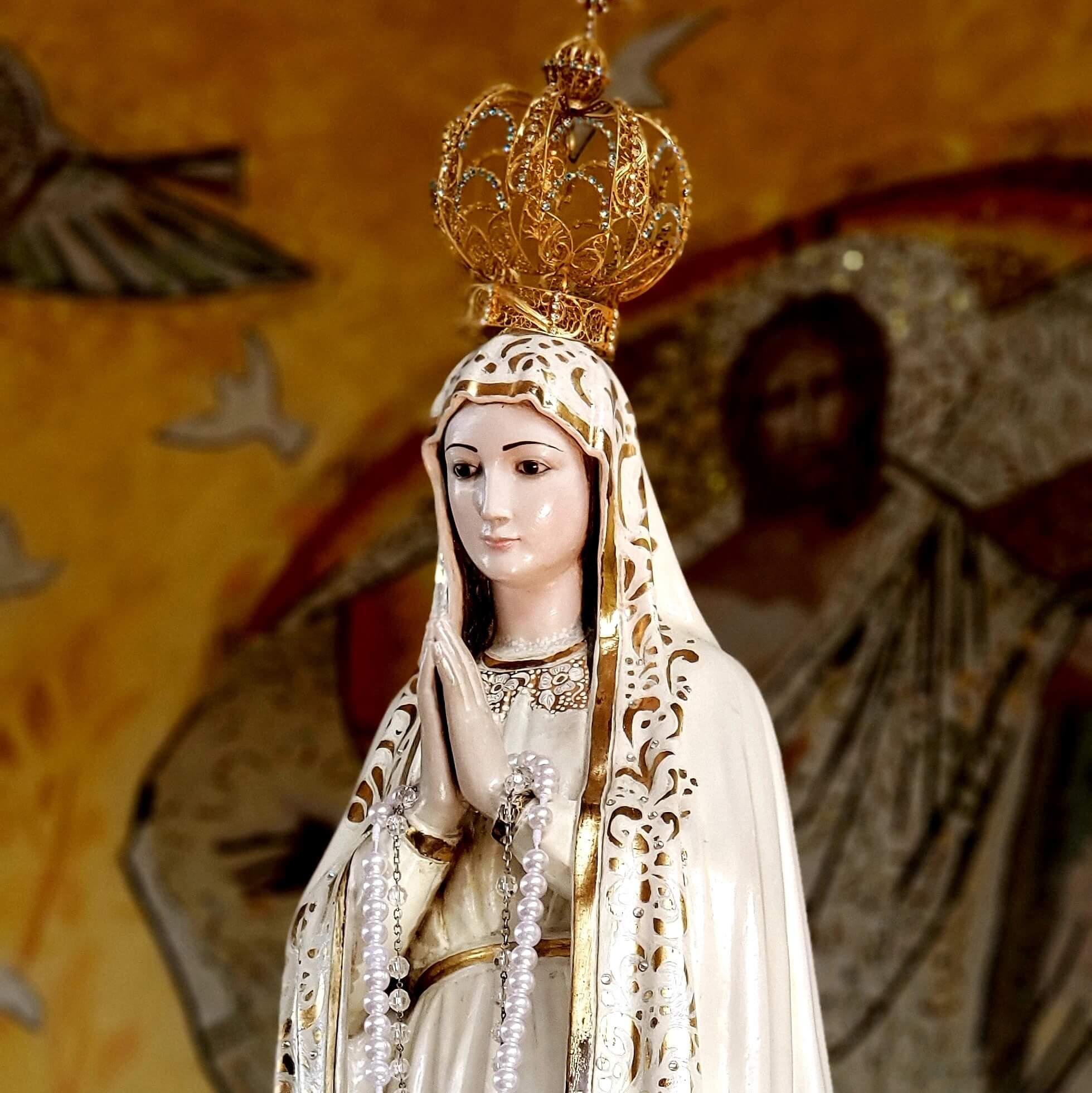 What special “gemstone” is found in the center of Our Lady of Fatima’s